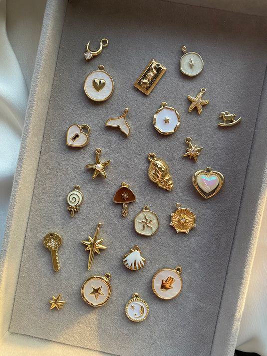 Chinese gold charms – Estrella